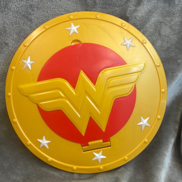 DC Comics | Toys | Wonder Woman Shield Dc Super Heros No Discs 2 Inch ...